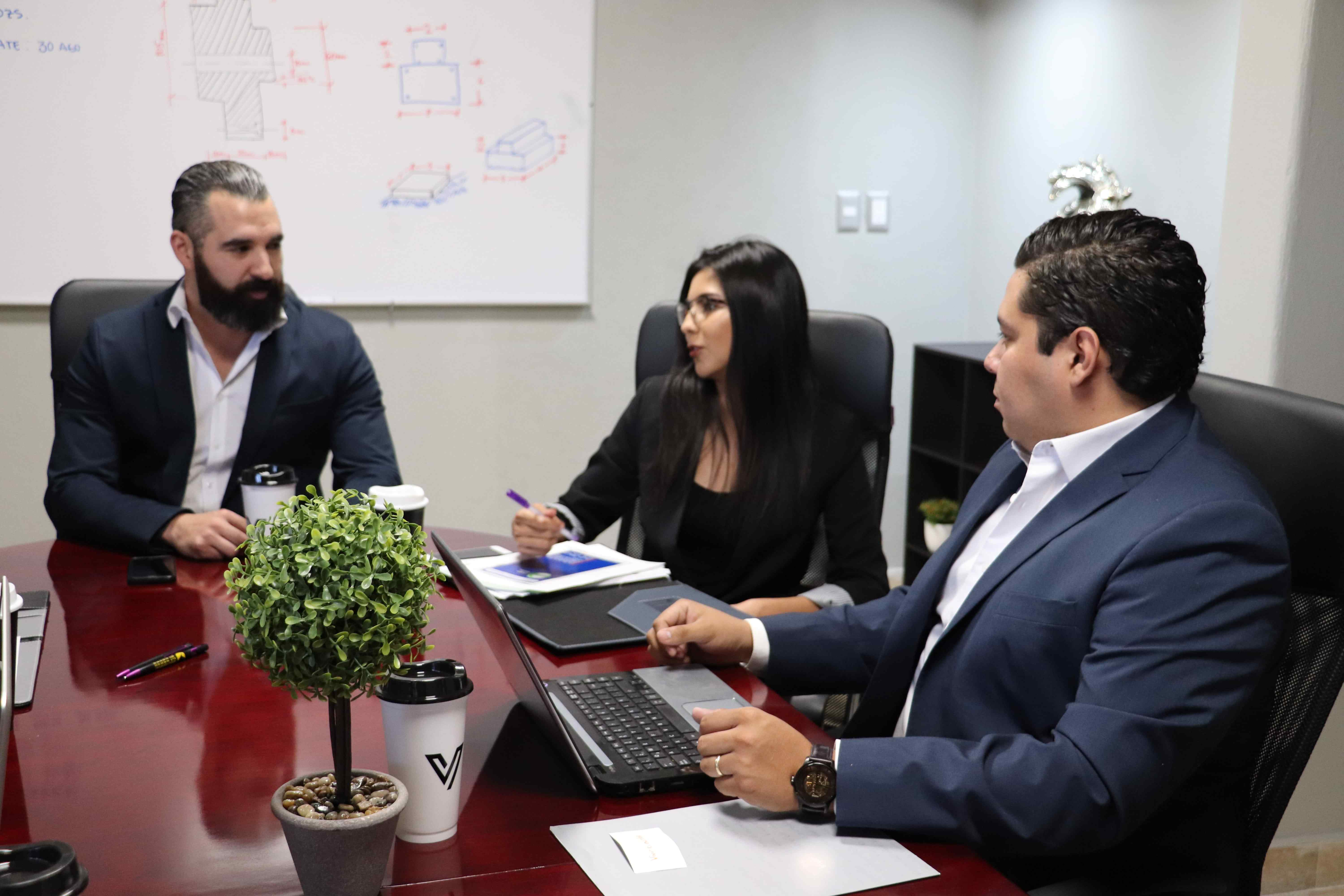 Sala de juntas para 12 personas ‣ VENTO MANAGEMENT